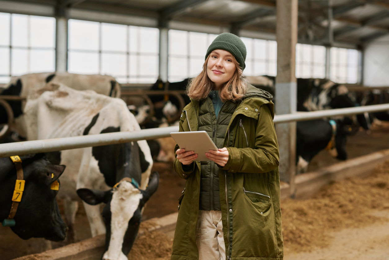 Young Female Dairy Farmers Changing The Industry | Drink Milk in Glass ...